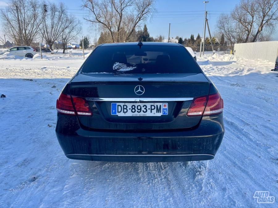 Черный Мерседес E 200 2013 в Таураге, объемом двигателя 2.10 л и пробегом 290 тыс. км за 8200 €, фото 8 на AUTOMOTO.COM.LV