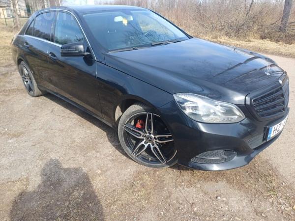 Black Mercedes-Benz e-200 2013 in Daugavpils, with an engine capacity of 2.10 L and mileage of 427 thousand km for 7700 €, photo 1 on AUTOMOTO.COM.LV