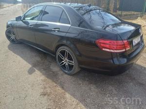 Черный Мерседес E 200 2013 в Даугавпилс, объемом двигателя 2.10 л и пробегом 427 тыс. км за 7700 €, фото 6 на AUTOMOTO.COM.LV