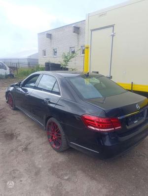 Melns Mercedes-Benz e-200 2013 Radviliškis, ar dzinēja tilpumu 0.00 L un nobraukumu 48 tūkst. km par 4450 €, foto 5 vietnē AUTOMOTO.COM.LV