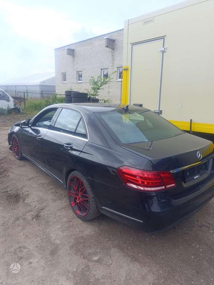 Melns Mercedes-Benz e-200 2013 Radviliškis, ar dzinēja tilpumu 0.00 L un nobraukumu 48 tūkst. km par 4450 €, foto 5 vietnē AUTOMOTO.COM.LV