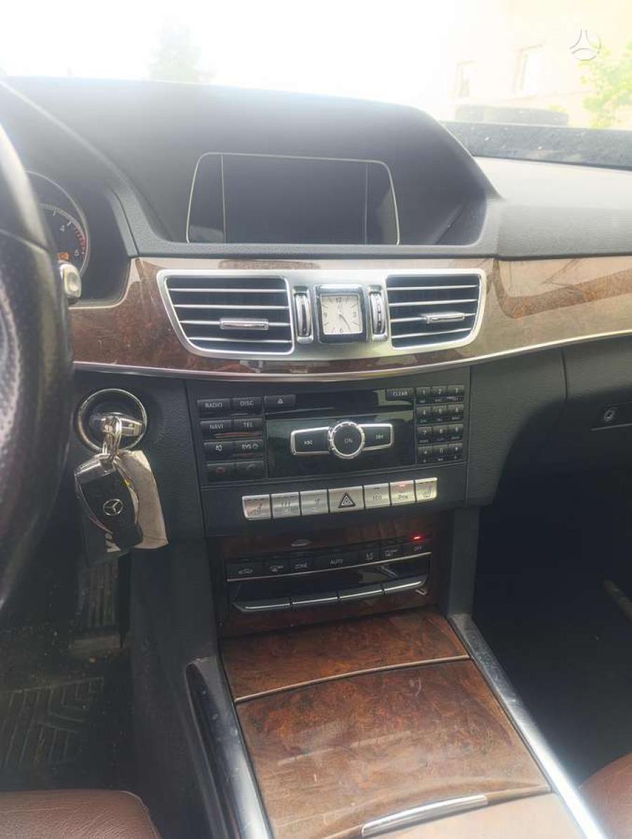 Melns Mercedes-Benz e-200 2013 Radviliškis, ar dzinēja tilpumu 0.00 L un nobraukumu 48 tūkst. km par 4450 €, foto 13 vietnē AUTOMOTO.COM.LV