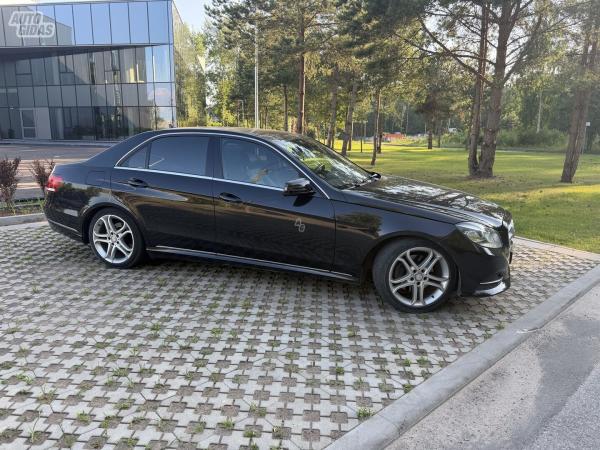 Black Mercedes-Benz e-200 2014 in Kaunas, with an engine capacity of 2.10 L and mileage of 324 thousand km for 10900 €, photo 3 on AUTOMOTO.COM.LV