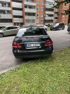 Черный Мерседес E 200 2014 в Рига, объемом двигателя 2.00 л и пробегом 301 тыс. км за 10500 €, фото 3 на AUTOMOTO.COM.LV