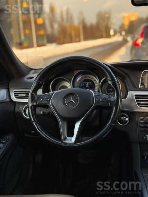 Black Mercedes-Benz e-200 2015 in Riga, with an engine capacity of 2.10 L and mileage of 184 thousand km for 12500 €, photo 7 on AUTOMOTO.COM.LV