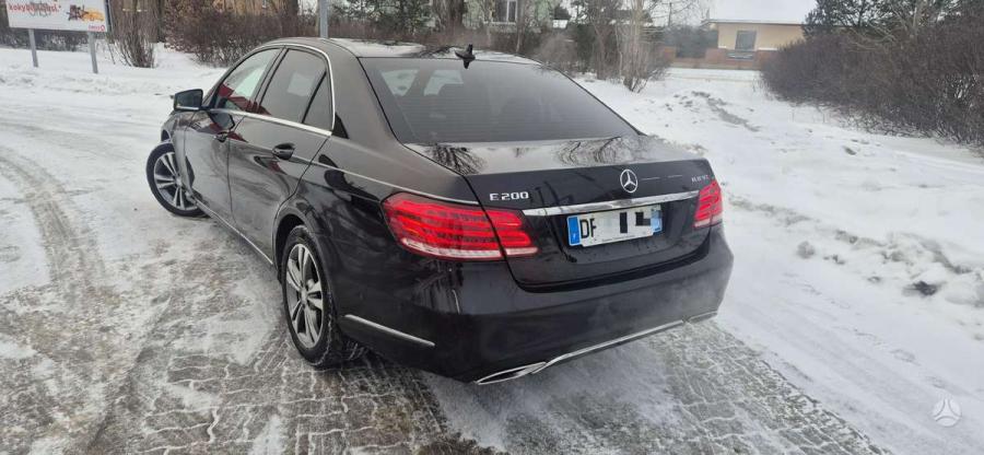 Black Mercedes-Benz e-200 2015 in Taurage, with an engine capacity of 2.20 L and mileage of 350 thousand km for 7200 €, photo 5 on AUTOMOTO.COM.LV