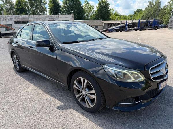 Melns Mercedes-Benz e-200 2015 Raseiniai, ar dzinēja tilpumu 2.14 L un nobraukumu 296 tūkst. km par 8300 €, foto 1 vietnē AUTOMOTO.COM.LV