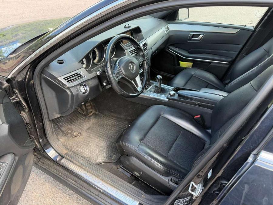 Melns Mercedes-Benz e-200 2015 Raseiniai, ar dzinēja tilpumu 2.14 L un nobraukumu 296 tūkst. km par 8300 €, foto 4 vietnē AUTOMOTO.COM.LV