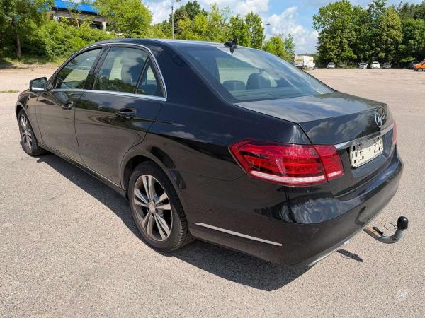Melns Mercedes-Benz e-200 2015 Raseiniai, ar dzinēja tilpumu 2.14 L un nobraukumu 296 tūkst. km par 8300 €, foto 4 vietnē AUTOMOTO.COM.LV