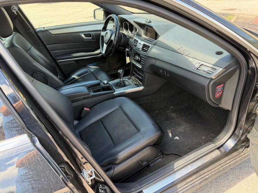 Melns Mercedes-Benz e-200 2015 Raseiniai, ar dzinēja tilpumu 2.14 L un nobraukumu 296 tūkst. km par 8300 €, foto 12 vietnē AUTOMOTO.COM.LV