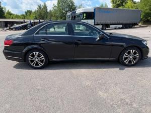 Melns Mercedes-Benz e-200 2015 Raseiniai, ar dzinēja tilpumu 2.14 L un nobraukumu 296 tūkst. km par 8300 €, foto 17 vietnē AUTOMOTO.COM.LV