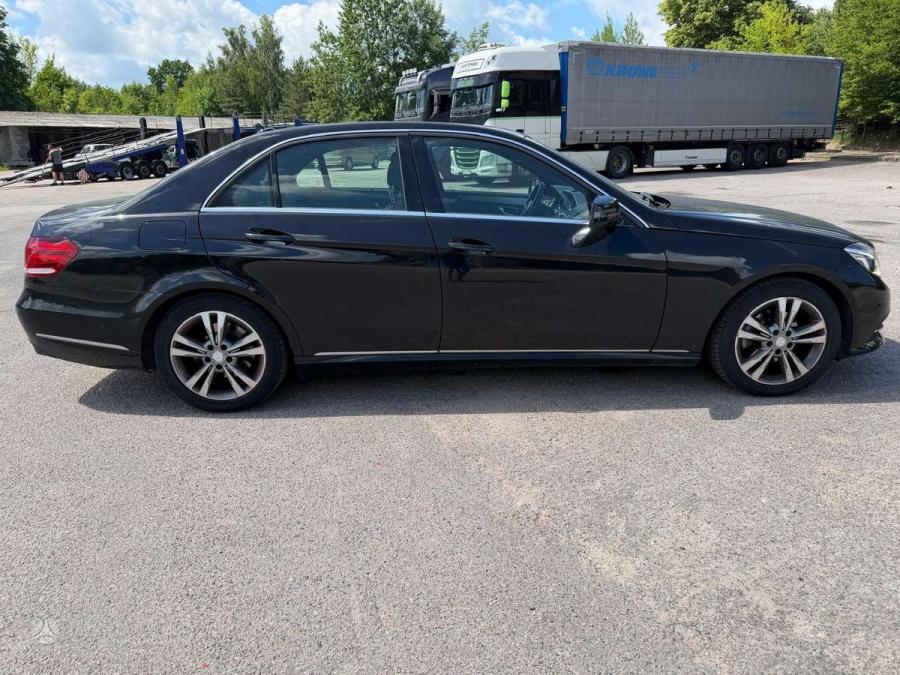 Melns Mercedes-Benz e-200 2015 Raseiniai, ar dzinēja tilpumu 2.14 L un nobraukumu 296 tūkst. km par 8300 €, foto 17 vietnē AUTOMOTO.COM.LV