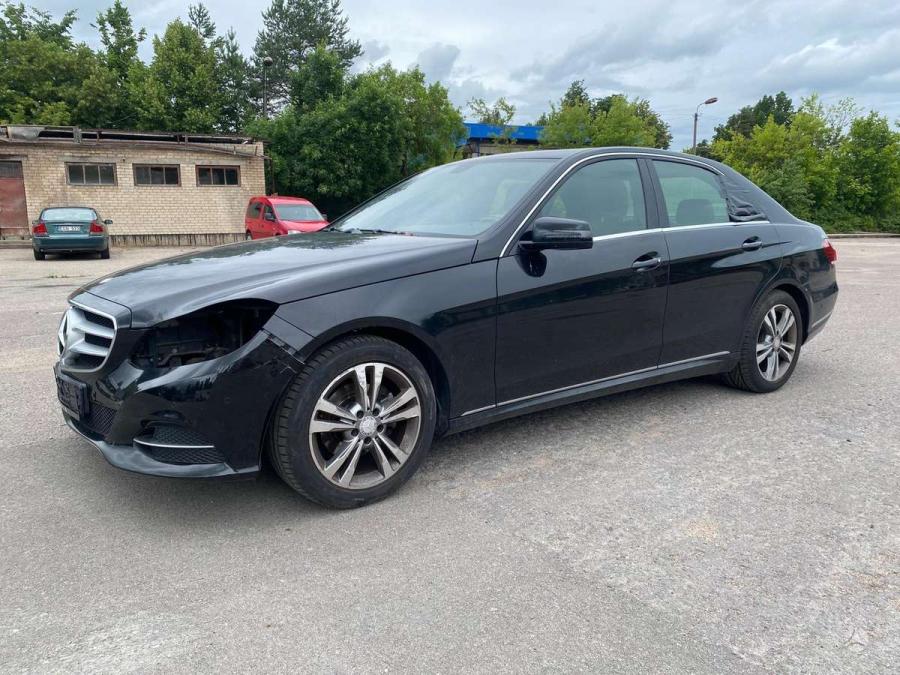 Melns Mercedes-Benz e-200 2015 Raseiniai, ar dzinēja tilpumu 2.14 L un nobraukumu 295 tūkst. km par 6900 €, foto 1 vietnē AUTOMOTO.COM.LV