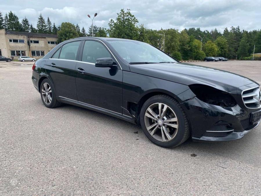 Melns Mercedes-Benz e-200 2015 Raseiniai, ar dzinēja tilpumu 2.14 L un nobraukumu 295 tūkst. km par 6900 €, foto 8 vietnē AUTOMOTO.COM.LV