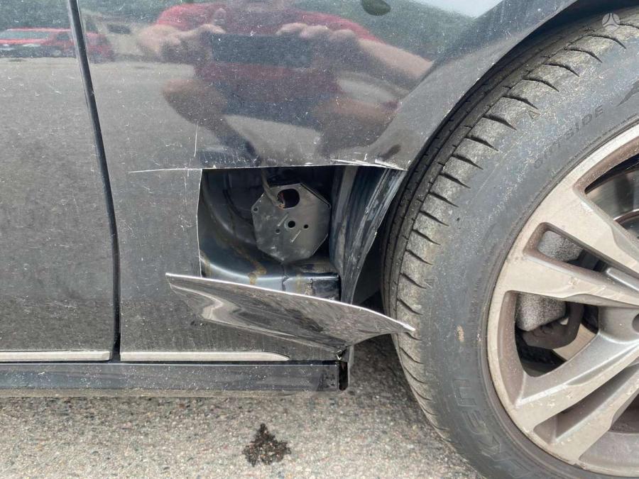 Melns Mercedes-Benz e-200 2015 Raseiniai, ar dzinēja tilpumu 2.14 L un nobraukumu 295 tūkst. km par 6900 €, foto 10 vietnē AUTOMOTO.COM.LV