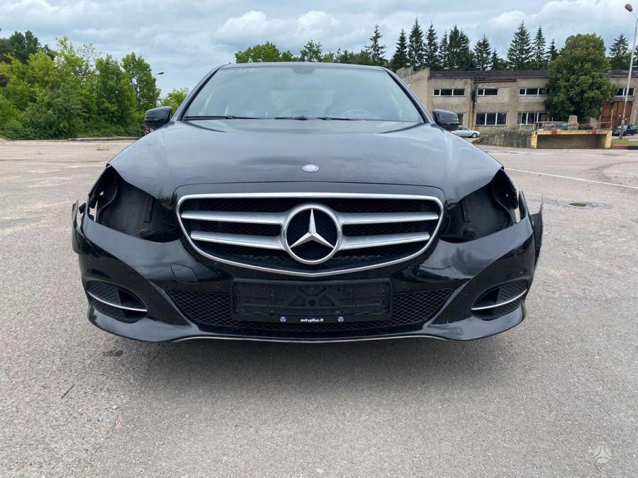 Melns Mercedes-Benz e-200 2015 Raseiniai, ar dzinēja tilpumu 2.14 L un nobraukumu 295 tūkst. km par 6900 €, foto 11 vietnē AUTOMOTO.COM.LV