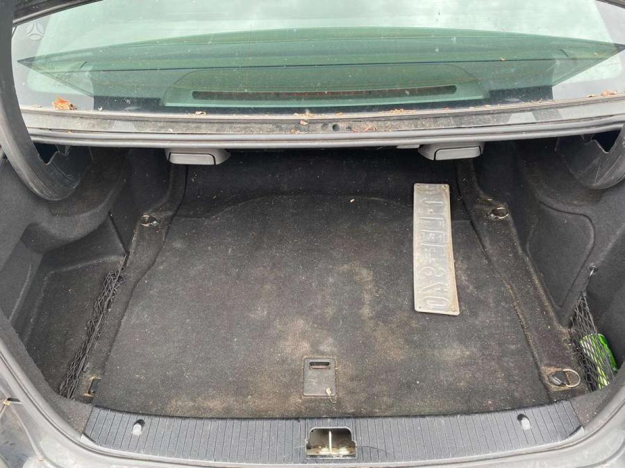Melns Mercedes-Benz e-200 2015 Raseiniai, ar dzinēja tilpumu 2.14 L un nobraukumu 295 tūkst. km par 6900 €, foto 22 vietnē AUTOMOTO.COM.LV
