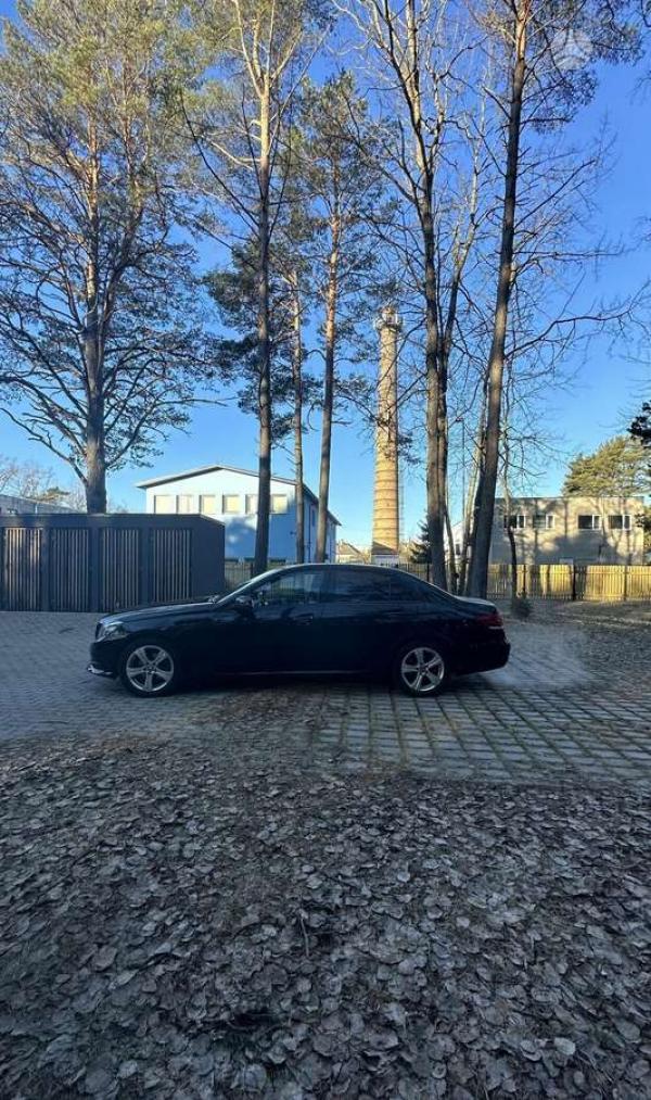 Black Mercedes-Benz e-200 2015 in Vilnius, with an engine capacity of 1.99 L and mileage of 287 thousand km for 13555 €, photo 10 on AUTOMOTO.COM.LV