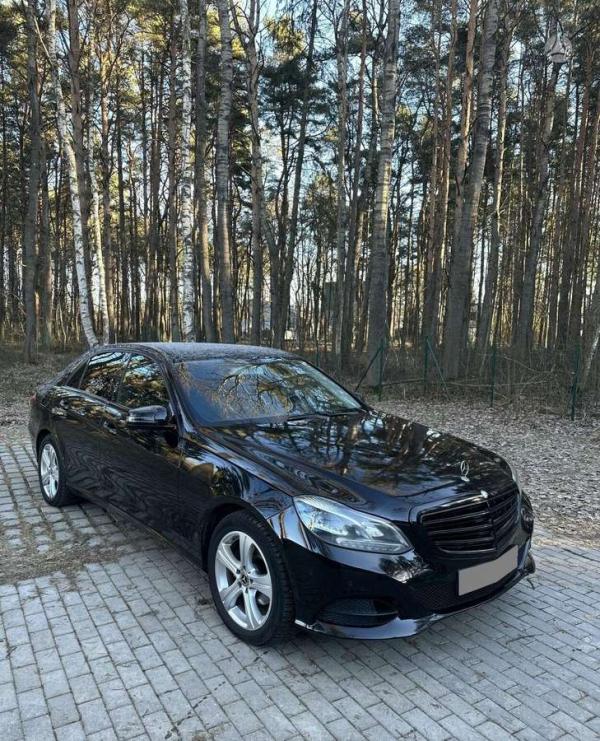 Black Mercedes-Benz e-200 2015 in Vilnius, with an engine capacity of 1.99 L and mileage of 287 thousand km for 13555 €, photo 2 on AUTOMOTO.COM.LV