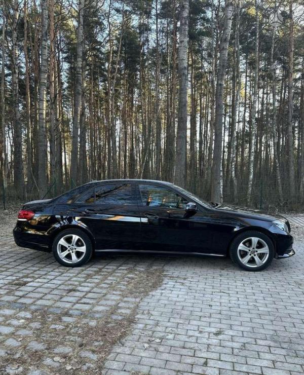 Black Mercedes-Benz e-200 2015 in Vilnius, with an engine capacity of 1.99 L and mileage of 287 thousand km for 13555 €, photo 3 on AUTOMOTO.COM.LV