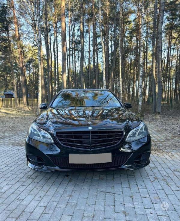 Black Mercedes-Benz e-200 2015 in Vilnius, with an engine capacity of 1.99 L and mileage of 287 thousand km for 13555 €, photo 7 on AUTOMOTO.COM.LV