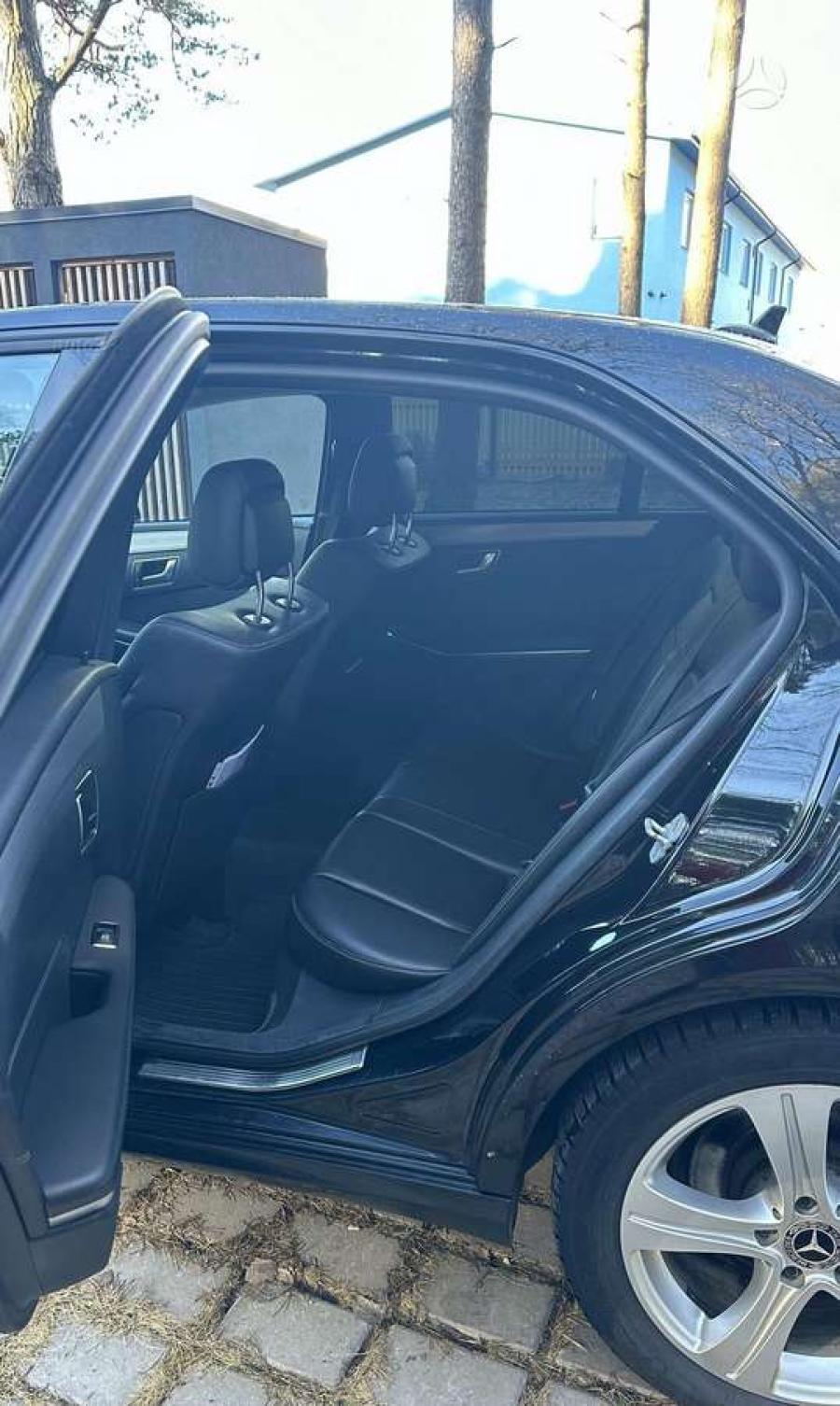Melns Mercedes-Benz e-200 2015 Viļņa, ar dzinēja tilpumu 1.99 L un nobraukumu 287 tūkst. km par 13555 €, foto 14 vietnē AUTOMOTO.COM.LV