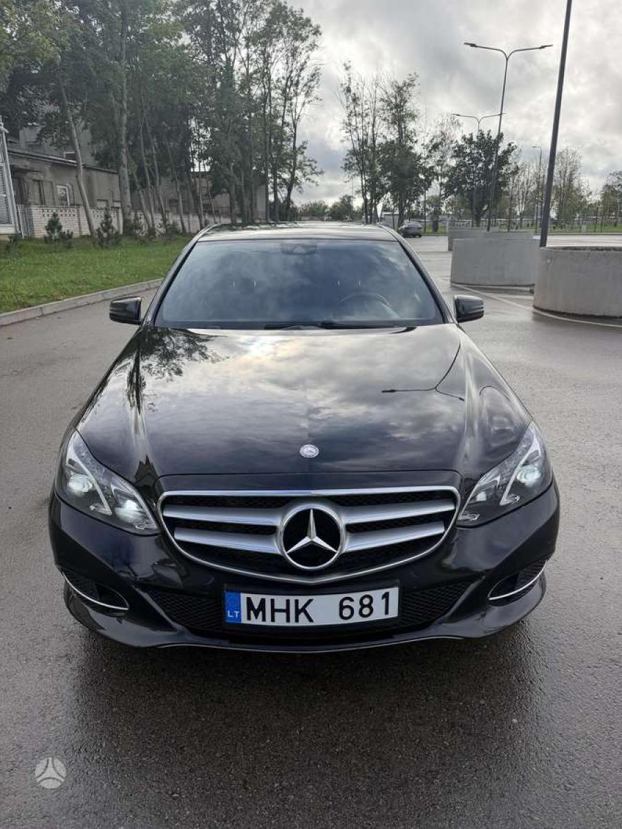 Черный Мерседес E 200 2015 в Укмерге, объемом двигателя 2.14 л и пробегом 377 тыс. км за 9500 €, фото 1 на AUTOMOTO.COM.LV