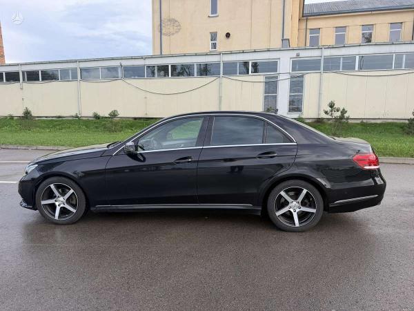 Черный Мерседес E 200 2015 в Укмерге, объемом двигателя 2.14 л и пробегом 377 тыс. км за 9500 €, фото 7 на AUTOMOTO.COM.LV