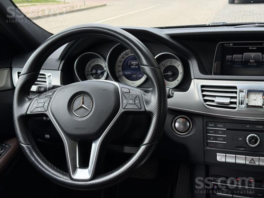 Melns Mercedes-Benz e-200 2015 Liepāja, ar dzinēja tilpumu 2.20 L un nobraukumu 244 tūkst. km par 12700 €, foto 18 vietnē AUTOMOTO.COM.LV