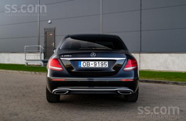 Black Mercedes-Benz e-200 2016 in Riga, with an engine capacity of 2.00 L and mileage of 288 thousand km for 17990 €, photo 6 on AUTOMOTO.COM.LV