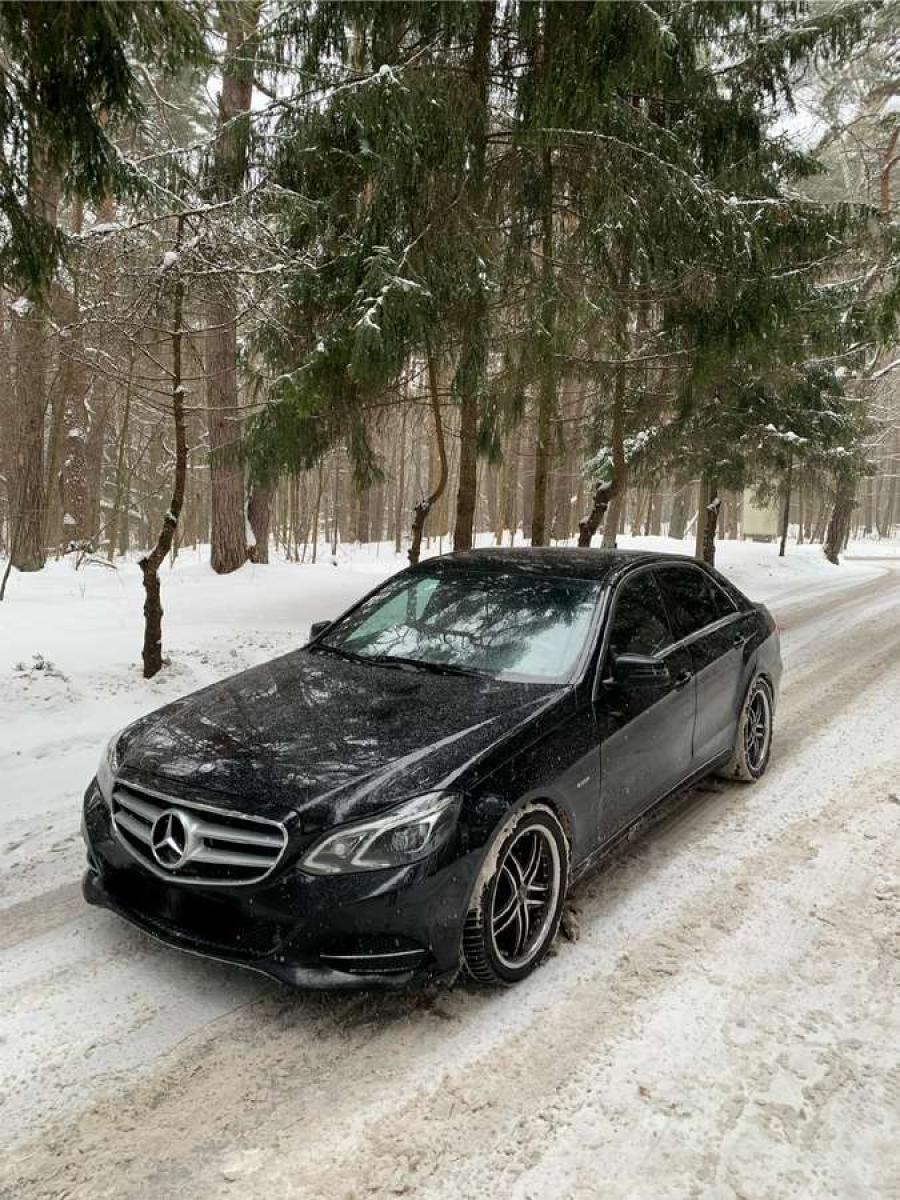 Black Mercedes-Benz e-200 2016 in Kaunas, with an engine capacity of 2.14 L and mileage of 283 thousand km for 9400 €, photo 3 on AUTOMOTO.COM.LV