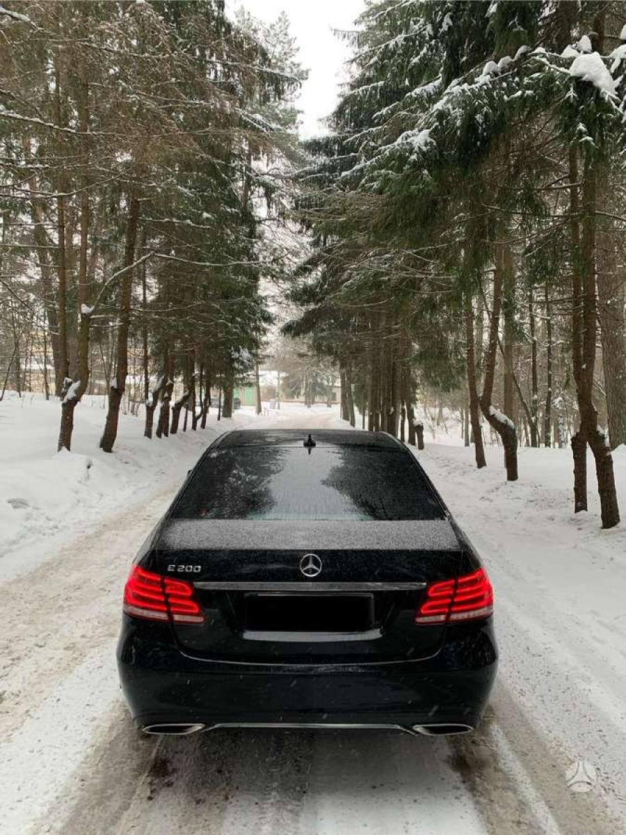 Black Mercedes-Benz e-200 2016 in Kaunas, with an engine capacity of 2.14 L and mileage of 283 thousand km for 9400 €, photo 6 on AUTOMOTO.COM.LV
