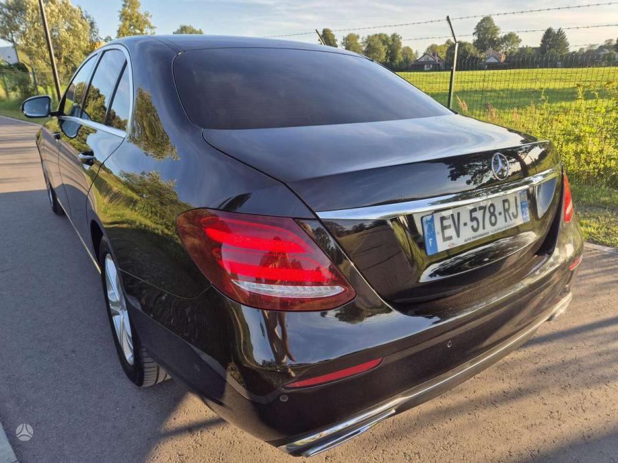 Black Mercedes-Benz e-200 2016 in Taurage, with an engine capacity of 1.95 L and mileage of 228 thousand km for 13300 €, photo 5 on AUTOMOTO.COM.LV