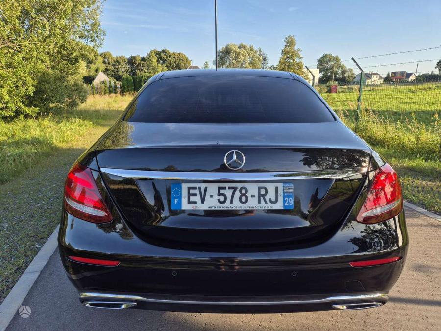 Black Mercedes-Benz e-200 2016 in Taurage, with an engine capacity of 1.95 L and mileage of 228 thousand km for 13300 €, photo 7 on AUTOMOTO.COM.LV