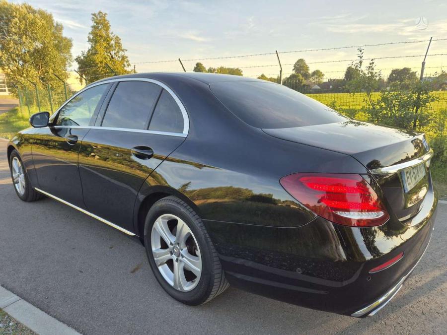 Black Mercedes-Benz e-200 2016 in Taurage, with an engine capacity of 1.95 L and mileage of 228 thousand km for 13300 €, photo 8 on AUTOMOTO.COM.LV
