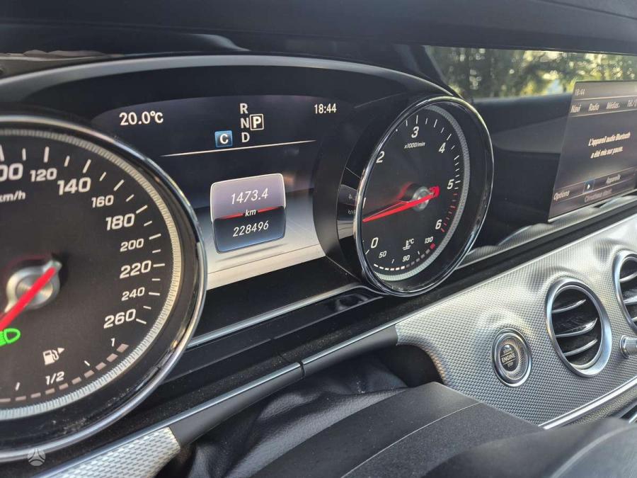 Black Mercedes-Benz e-200 2016 in Taurage, with an engine capacity of 1.95 L and mileage of 228 thousand km for 13300 €, photo 17 on AUTOMOTO.COM.LV