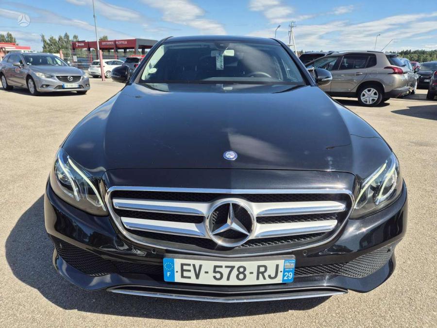 Melns Mercedes-Benz e-200 2016 Tauragė, ar dzinēja tilpumu 1.95 L un nobraukumu 228 tūkst. km par 12800 €, foto 3 vietnē AUTOMOTO.COM.LV