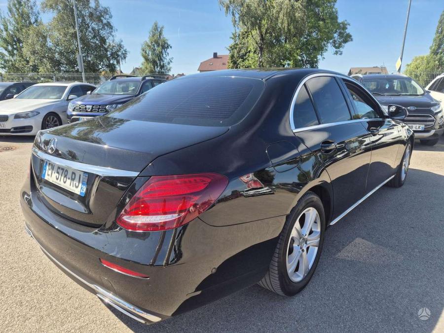Melns Mercedes-Benz e-200 2016 Tauragė, ar dzinēja tilpumu 1.95 L un nobraukumu 228 tūkst. km par 12800 €, foto 5 vietnē AUTOMOTO.COM.LV