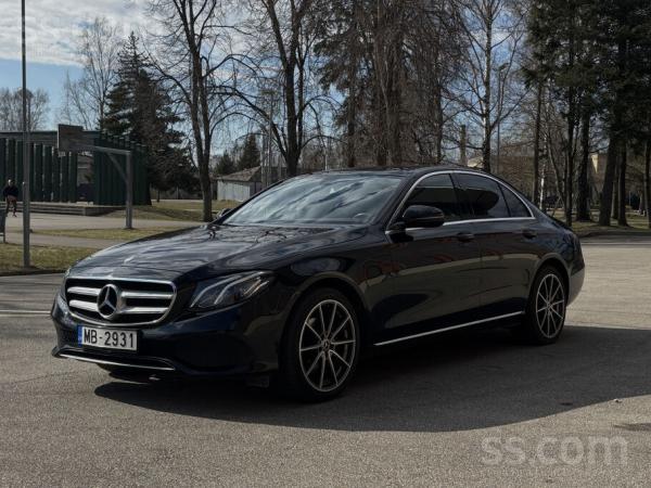 Черный Мерседес E 200 2016 в Тукумс, объемом двигателя 2.00 л и пробегом 350 тыс. км за 16500 €, фото 1 на AUTOMOTO.COM.LV