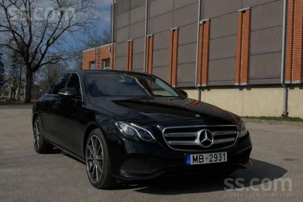 Черный Мерседес E 200 2016 в Тукумс, объемом двигателя 2.00 л и пробегом 350 тыс. км за 16500 €, фото 3 на AUTOMOTO.COM.LV