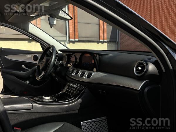 Черный Мерседес E 200 2016 в Тукумс, объемом двигателя 2.00 л и пробегом 350 тыс. км за 16500 €, фото 10 на AUTOMOTO.COM.LV