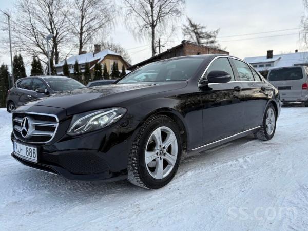 Black Mercedes-Benz e-200 2017 in Riga, with an engine capacity of 2.00 L and mileage of 0 thousand km for 15560 €, photo 5 on AUTOMOTO.COM.LV