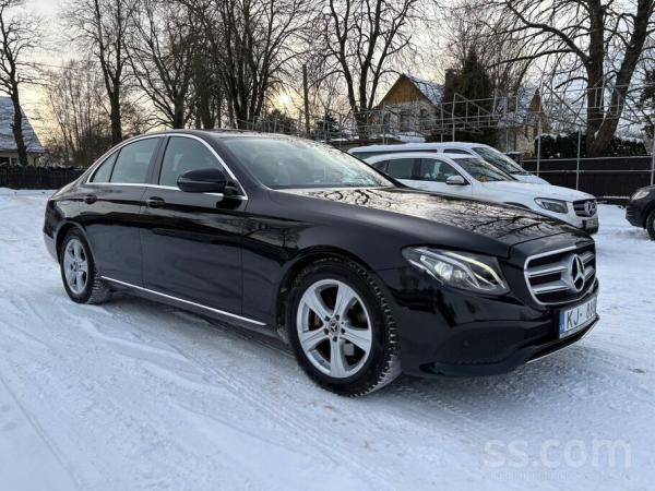 Black Mercedes-Benz e-200 2017 in Riga, with an engine capacity of 2.00 L and mileage of 0 thousand km for 15560 €, photo 6 on AUTOMOTO.COM.LV