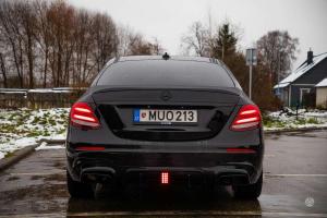 Black Mercedes-Benz e-200 2017 in Utena, with an engine capacity of 1.95 L and mileage of 368 thousand km for 17499 €, photo 5 on AUTOMOTO.COM.LV