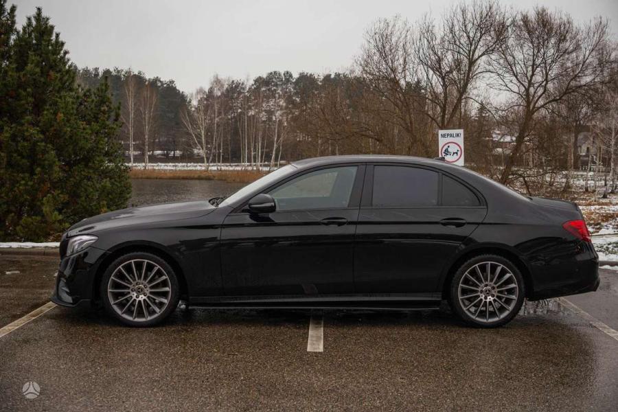 Black Mercedes-Benz e-200 2017 in Utena, with an engine capacity of 1.95 L and mileage of 368 thousand km for 17499 €, photo 7 on AUTOMOTO.COM.LV