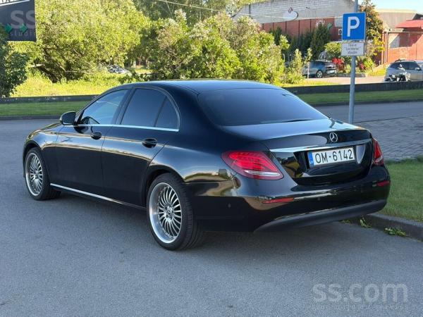 Melns Mercedes-Benz e-200 2017 Rīga, ar dzinēja tilpumu 2.00 L un nobraukumu 253 tūkst. km par 15500 €, foto 1 vietnē AUTOMOTO.COM.LV