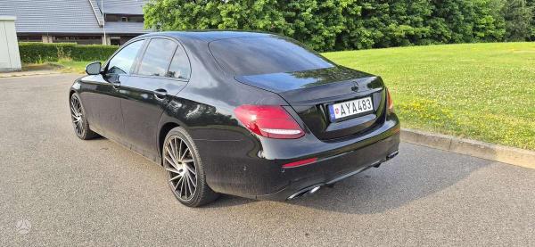Melns Mercedes-Benz e-200 2017 Viļņa, ar dzinēja tilpumu 1.95 L un nobraukumu 260 tūkst. km par 15900 €, foto 3 vietnē AUTOMOTO.COM.LV