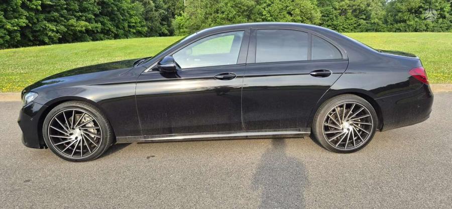 Melns Mercedes-Benz e-200 2017 Viļņa, ar dzinēja tilpumu 1.95 L un nobraukumu 260 tūkst. km par 15900 €, foto 3 vietnē AUTOMOTO.COM.LV