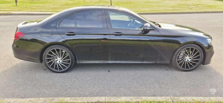 Melns Mercedes-Benz e-200 2017 Viļņa, ar dzinēja tilpumu 1.95 L un nobraukumu 260 tūkst. km par 15900 €, foto 7 vietnē AUTOMOTO.COM.LV