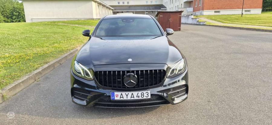 Melns Mercedes-Benz e-200 2017 Viļņa, ar dzinēja tilpumu 1.95 L un nobraukumu 260 tūkst. km par 15900 €, foto 9 vietnē AUTOMOTO.COM.LV